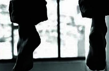 उप्र : छत के कुंडे से लटका मिला बीएससी की छात्रा का शव