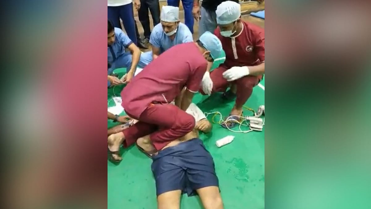 Noida badminton Heart Attack News: नोएडा स्टेडियम में बैडमिंटन खेलते ...