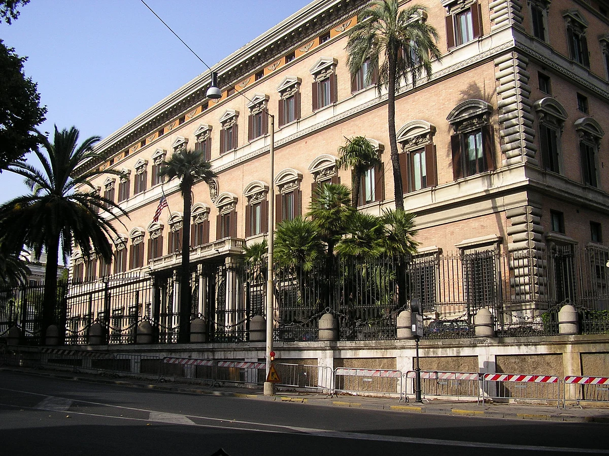 Italian Job Cons Sell The Us Embassy In Rome