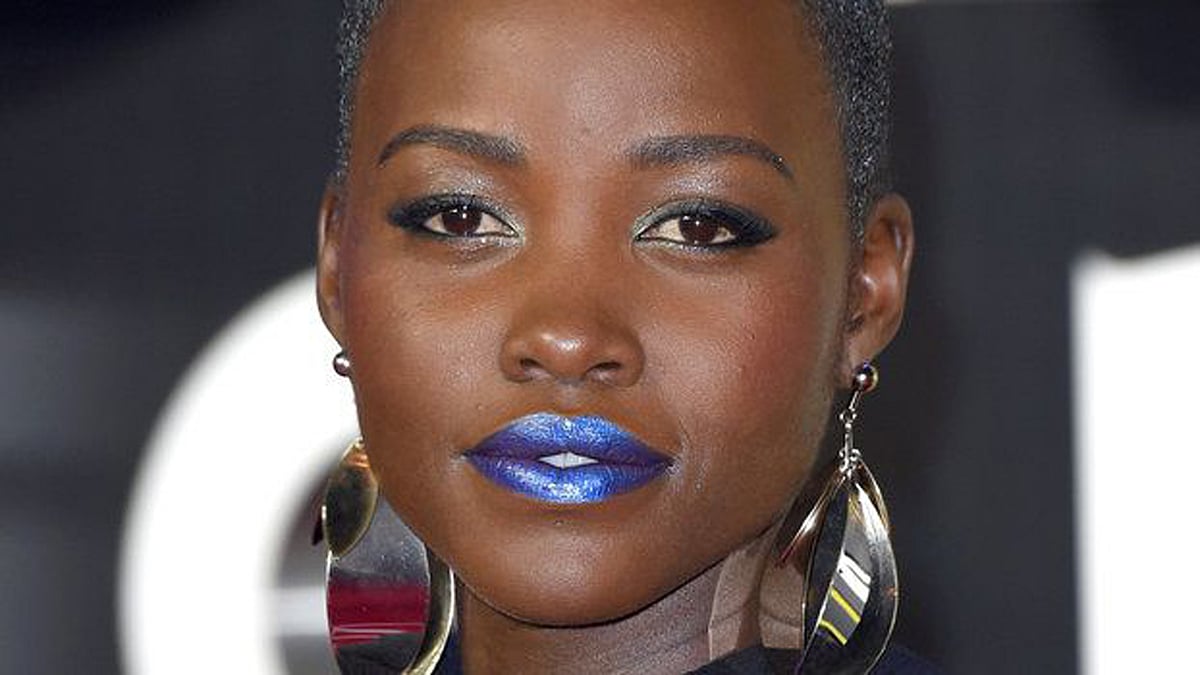 Blue Lips and Bangs: The Beauty Trends of 2016 Have Arrived