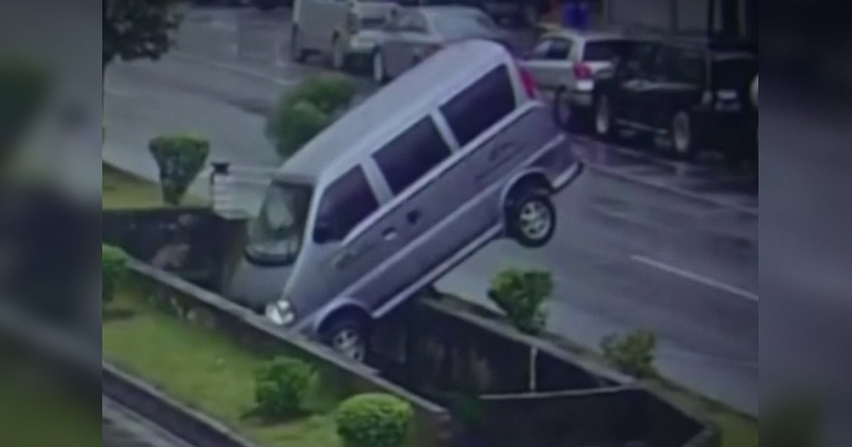 Minivan Crashes into Ditch after Being Hit by Turning Car
