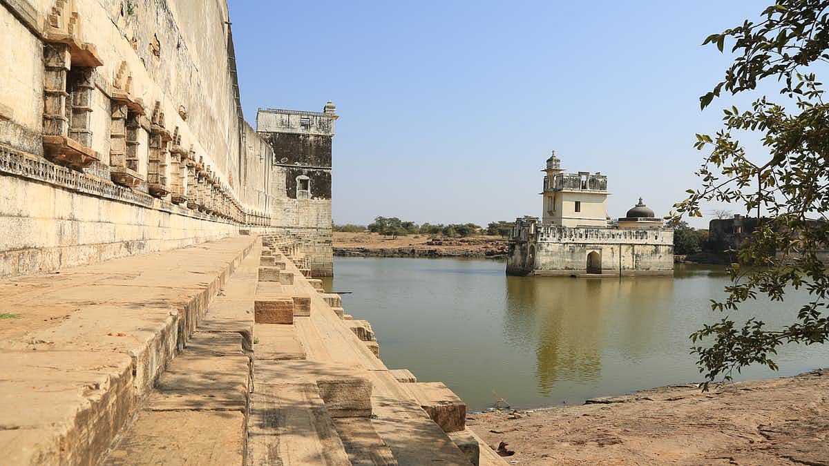 Watch: The Padmavati Story as Told by the Guides of Chittor Fort