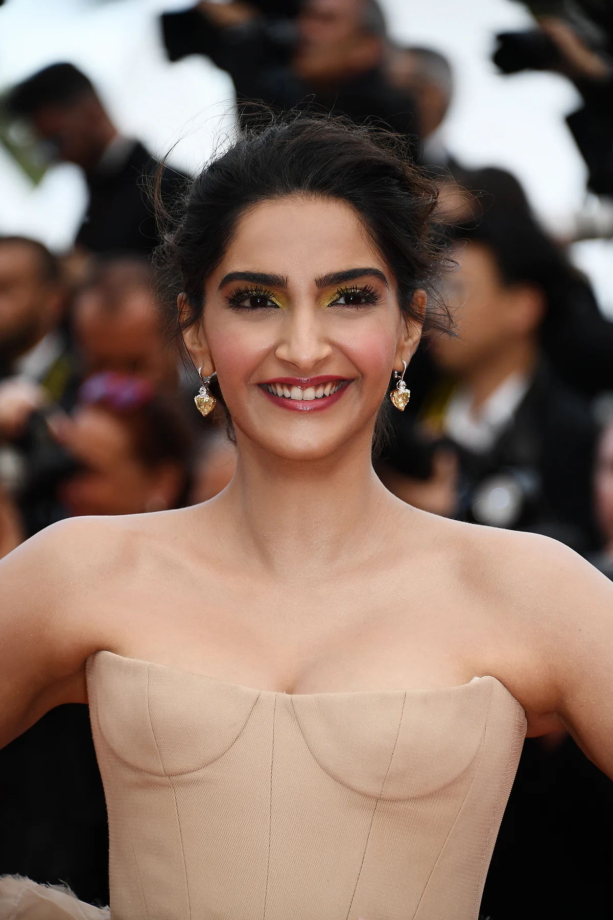 Cannes 2018: In Pics: Sonam Kapoor Turns Heads on the Cannes Red Carpet
