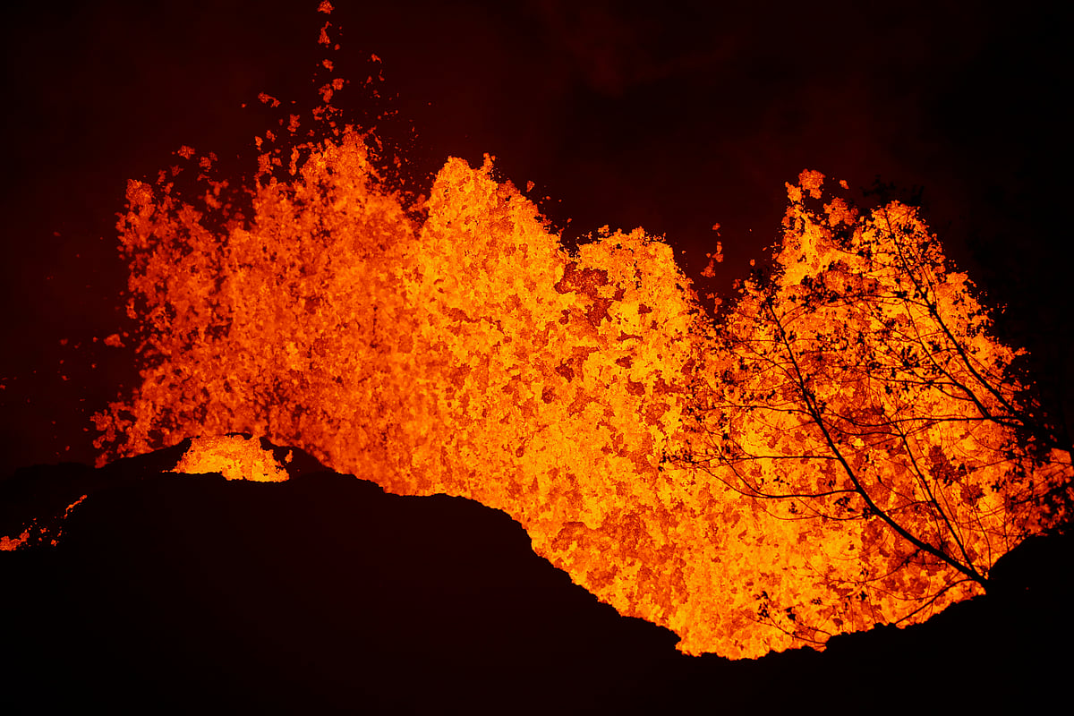In Photos: Blue Flames From Burning Methane Near Hawaii Volcano