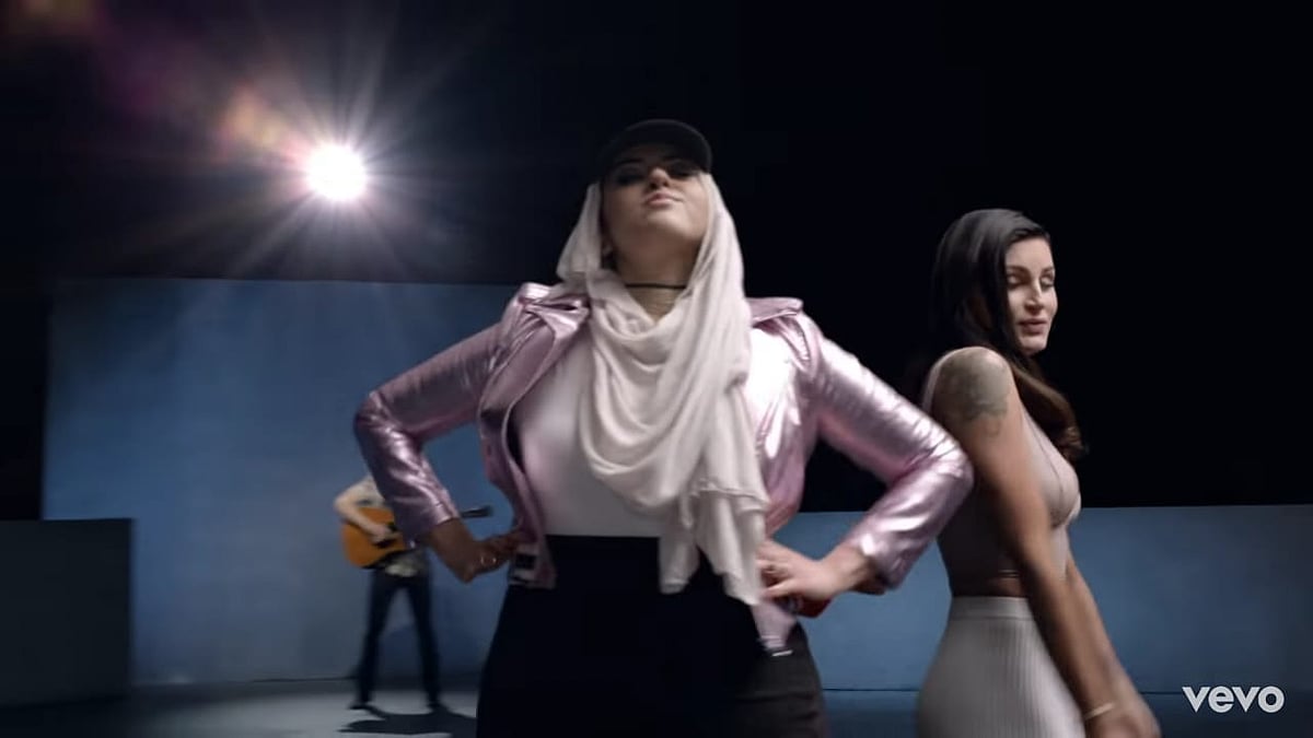 Who are the 26 Women in Maroon 5’s Girls like You