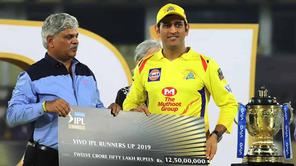 IPL 2019 Final CSK vs MI: Both Teams Kept Passing Trophy to Each Other ...