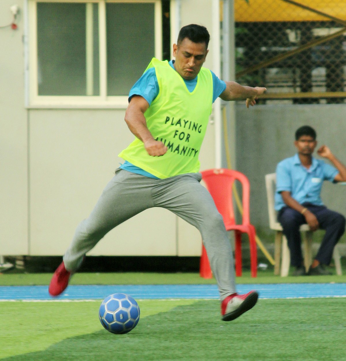 MS Dhoni Spotted Playing Football in Mumbai with Bollywood Actor Arjun ...
