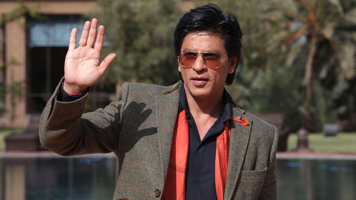 Shah Rukh Khan Strikes His Signature Pose, Leaves the Audience in Awe
