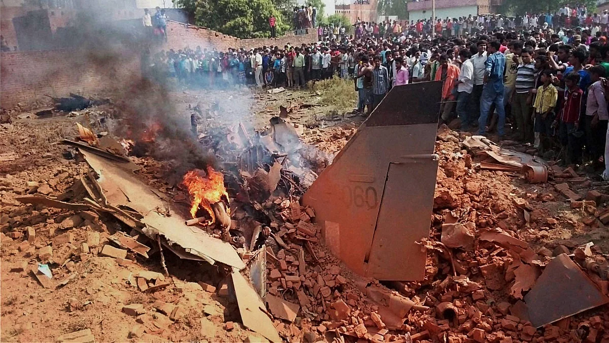 IAF fighter Jaguar Crashes Near Allahabad, Pilots Eject Safely