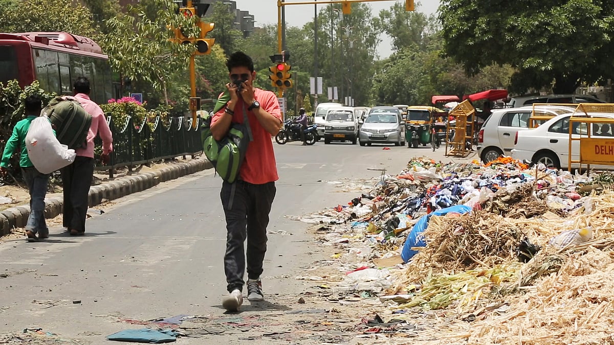 East Delhi Roads Become Garbage Dumps, May Take Weeks to Clean Up