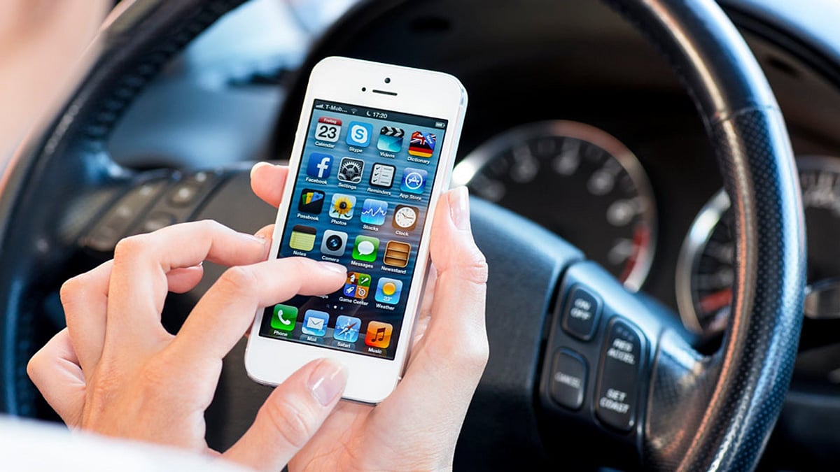 Youngsters Using Phones While Driving Despite Knowing Dangers