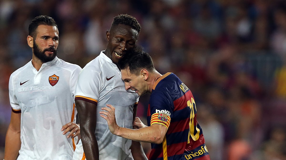 Lionel Messi Headbutts Roma Player, Grabs His Throat in a Friendly