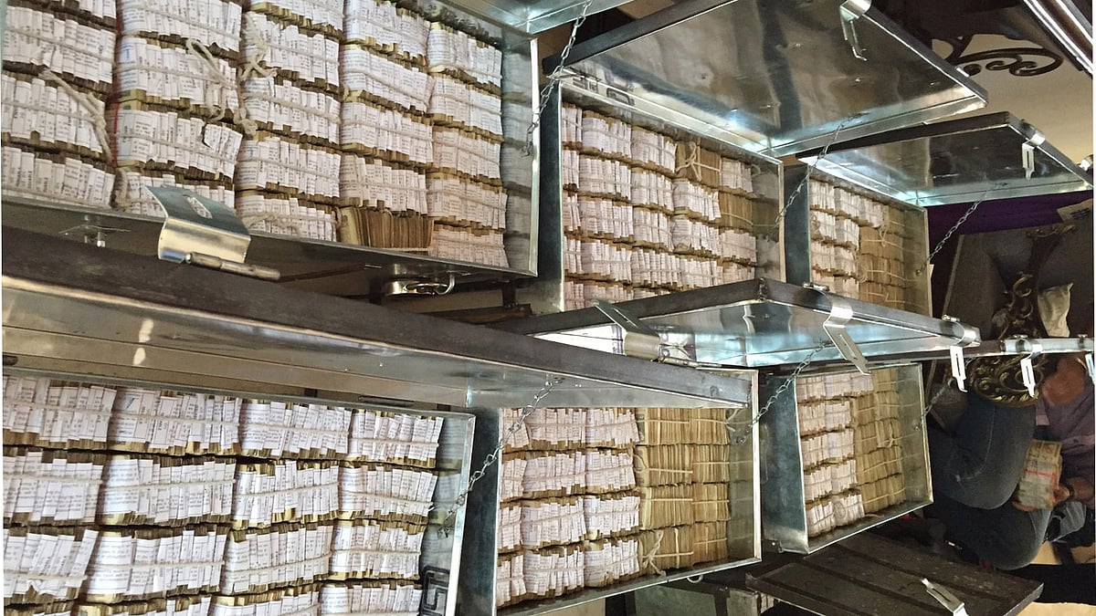 In Pictures: CBI Counting Rs 20 Crore Cash After ‘Rail Neer’ Raid