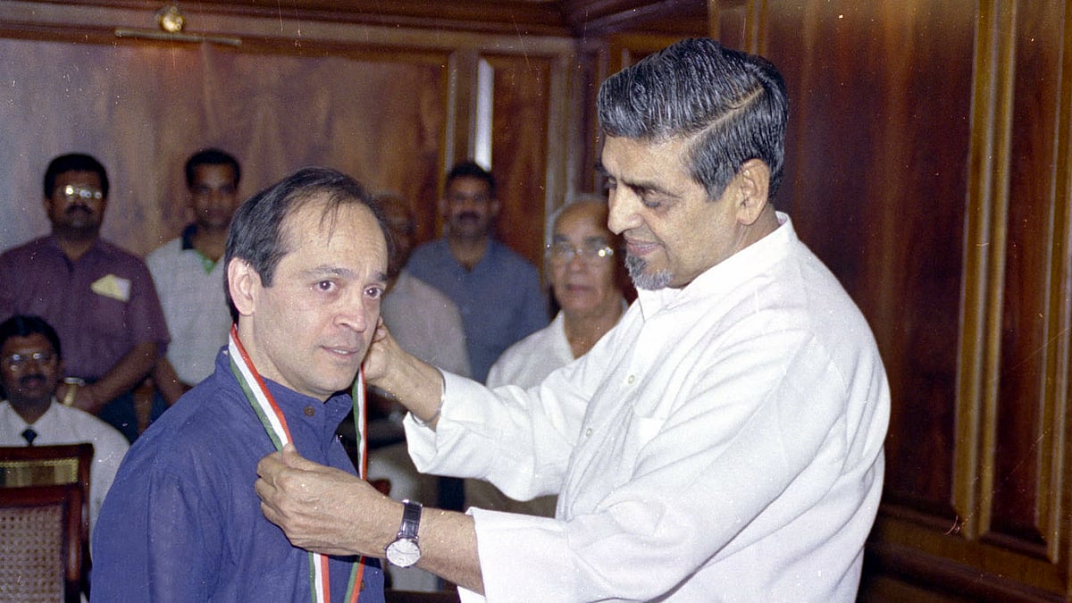 Vikram Seth Gets Trolled for Accepting Award From Tytler in 2005