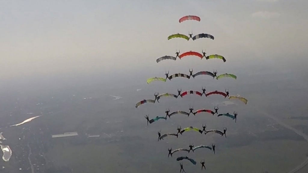 Skydivers Create a Christmas Tree-Shaped Formation in Mid-Air