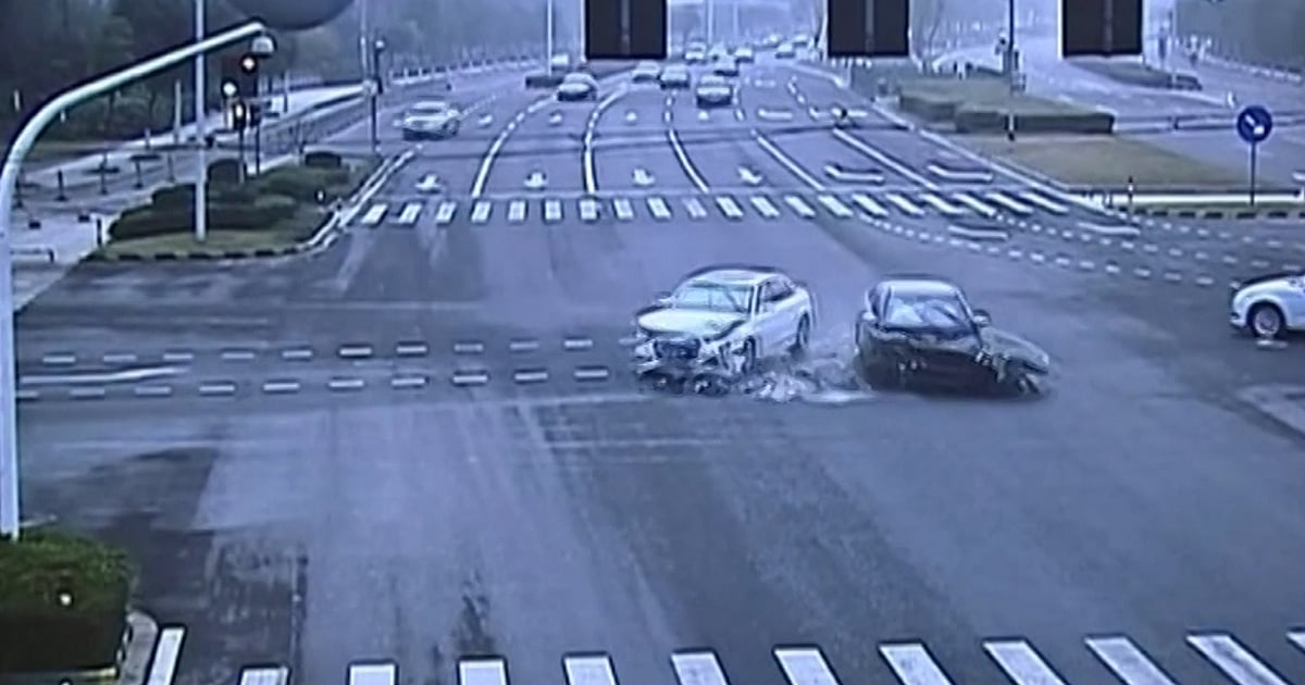 Not For the Weak-Hearted: Car Crash Caught on CCTV