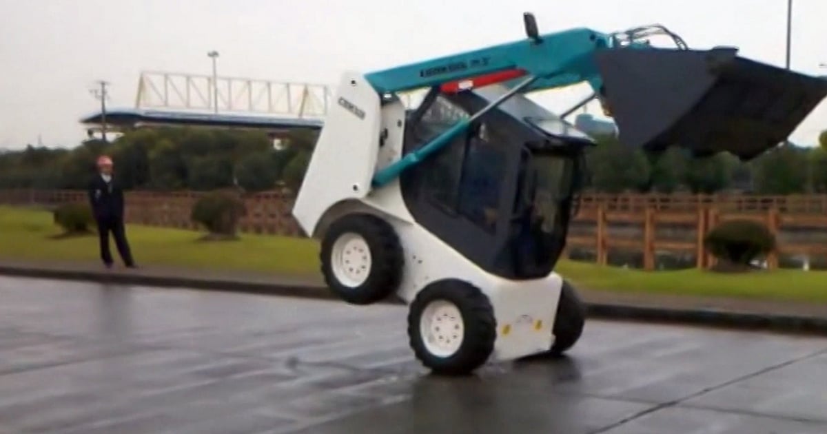 World Record Special: Loader Spinning 360° Circles on its Wheels
