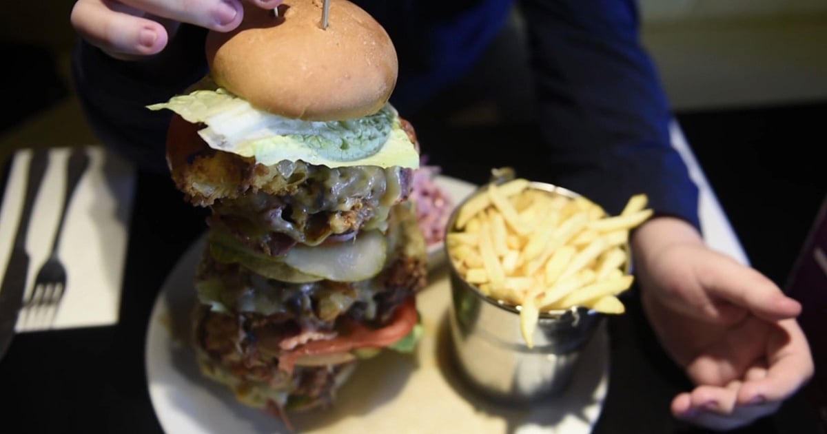 5,000 Calorie Monster Burger Challenge