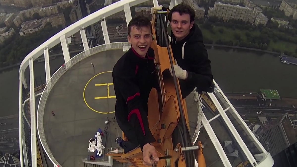 Daredevil Rooftoppers Capture Stunning Images of Cityscape