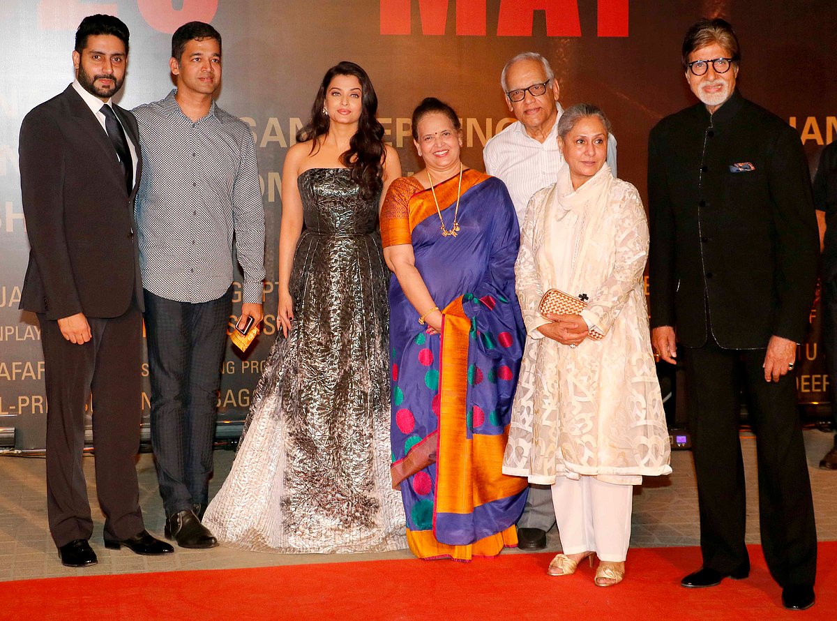 Pics: Aishwarya Rai’s Family Time at the ‘Sarbjit’ Premiere