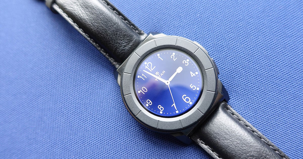 Review: JUXT Pro is Titan’s Second Shot At Making a Smartwatch