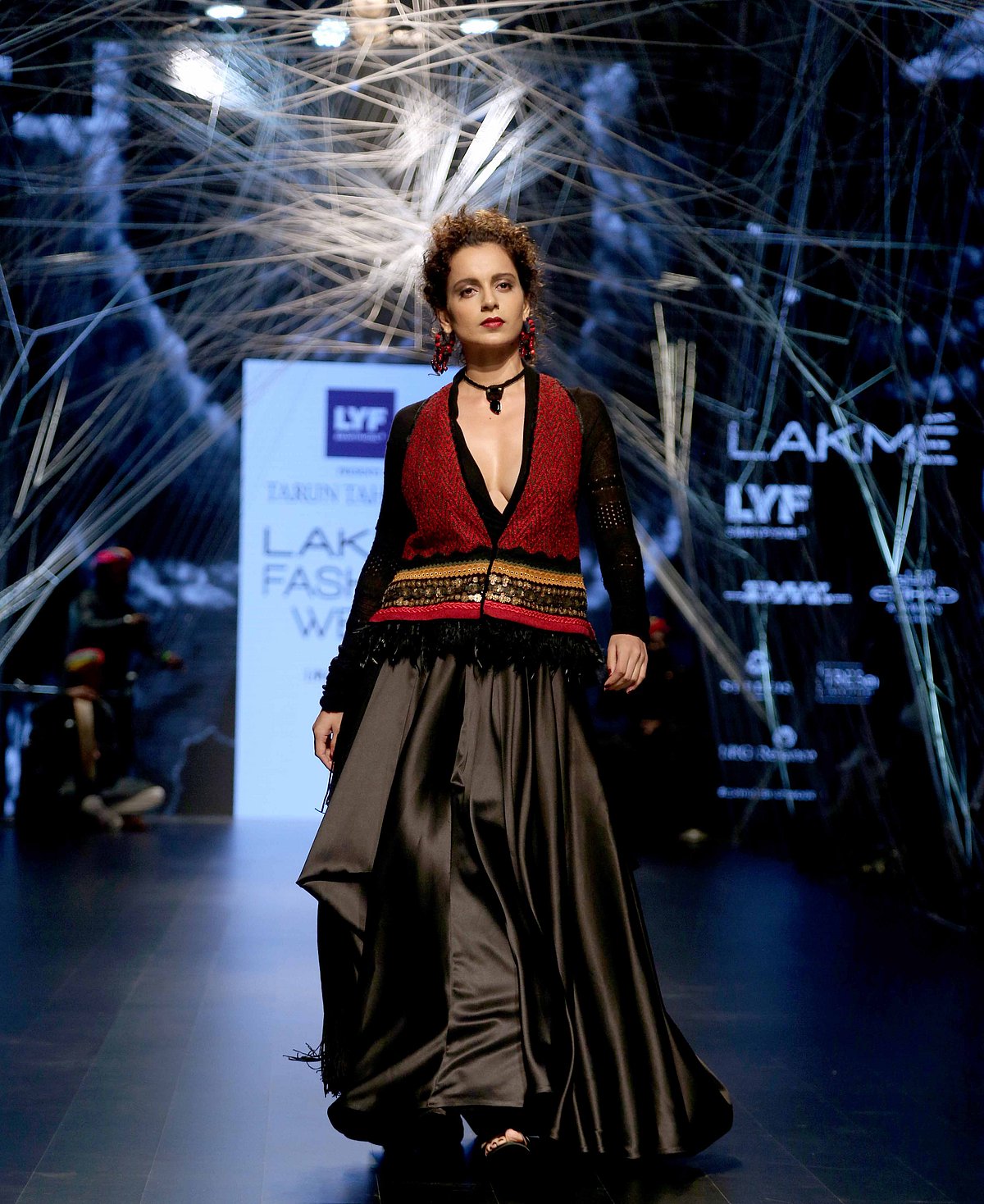 Kangana ranaut ramp walk in fashion - gsetrail