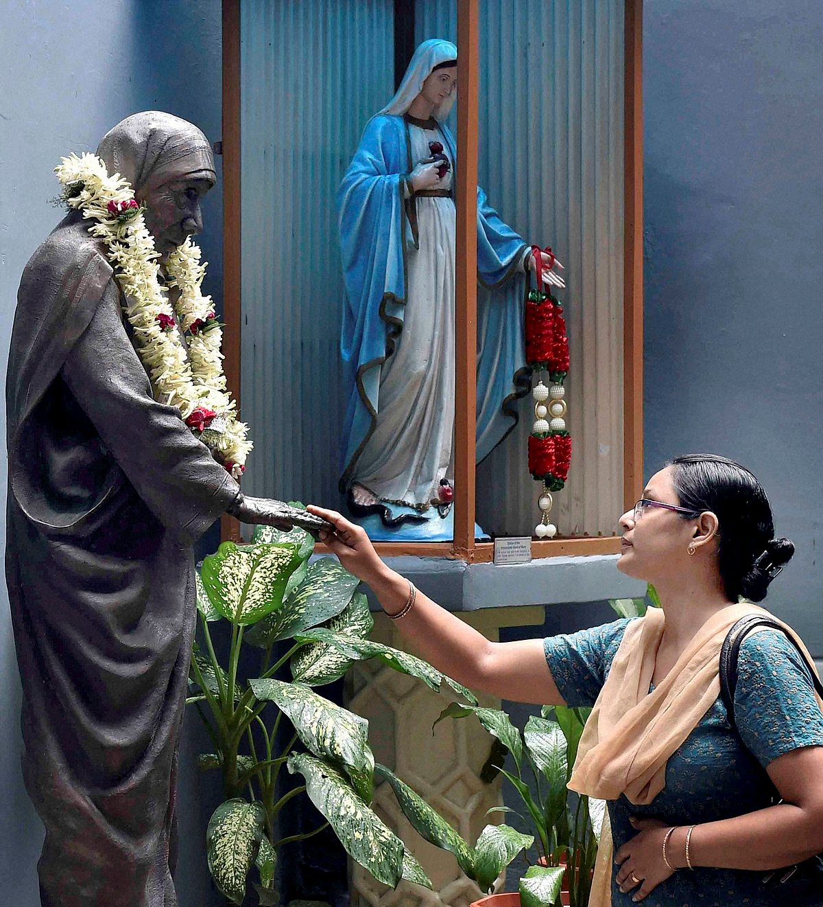 Mother Teresa’s Canonisation: All About The Process To Sainthood