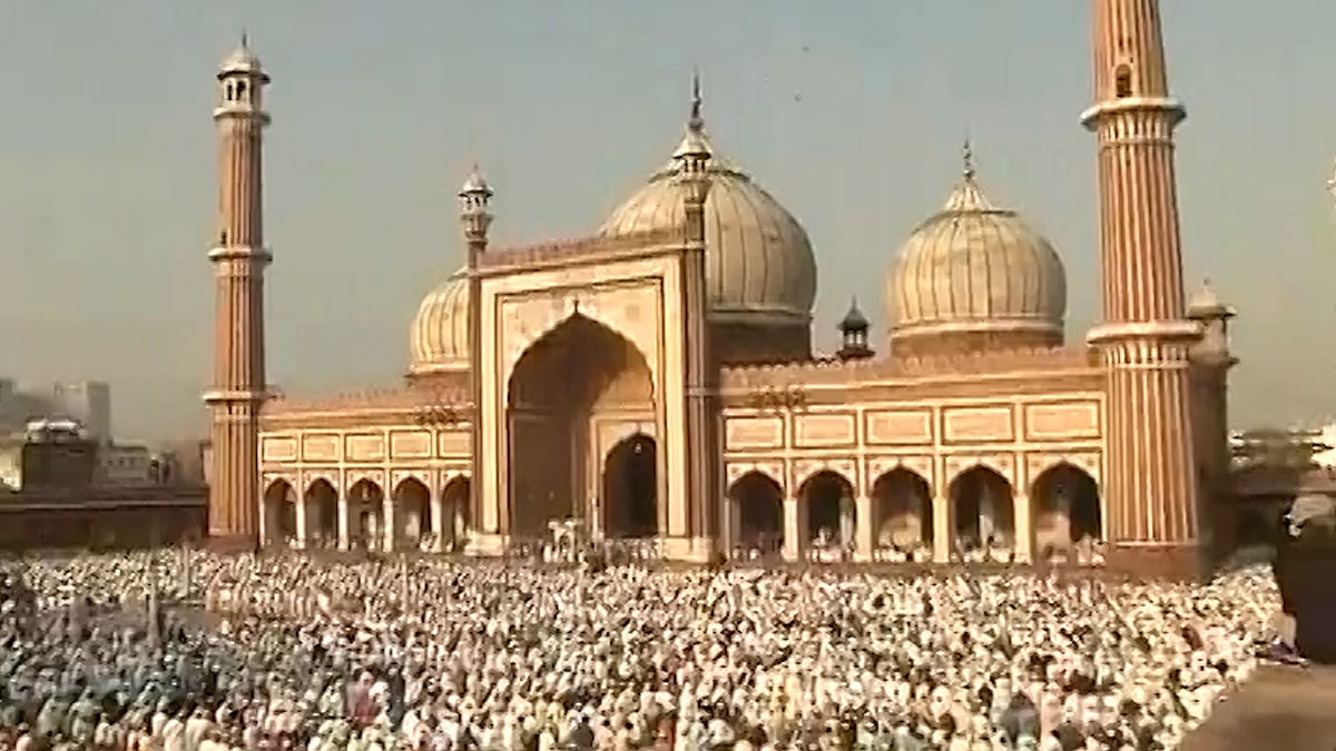 Eid Ul-Adha Celebrated Across the World But Kashmir Remains Tense