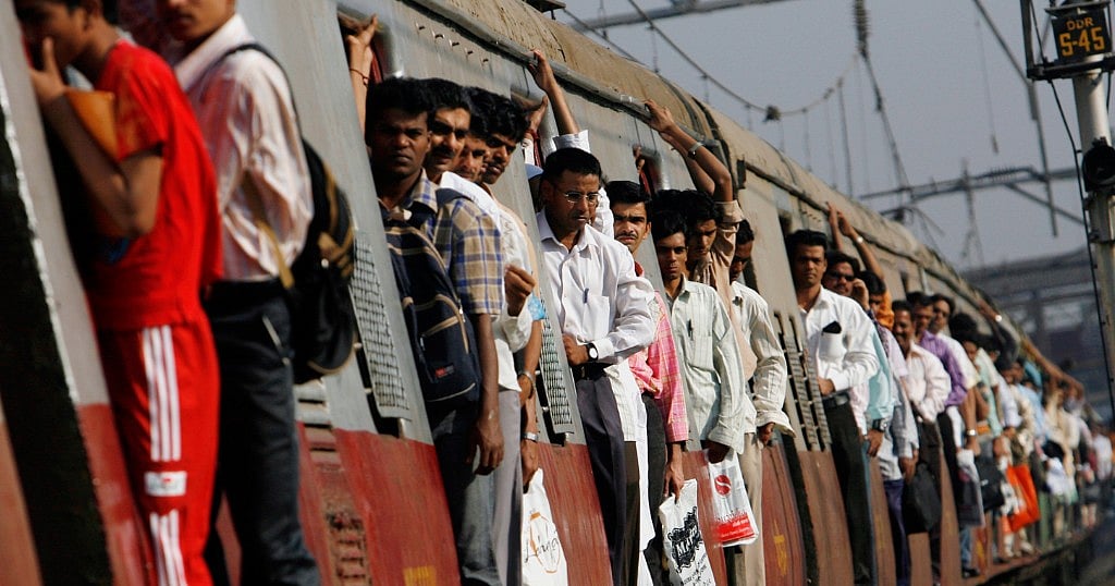 Woman Gets Heart Attack on Train, Emergency Chains Don’t Work