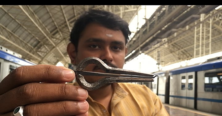 Morsing Artist Walks Into a Train, This Is What Happens Next