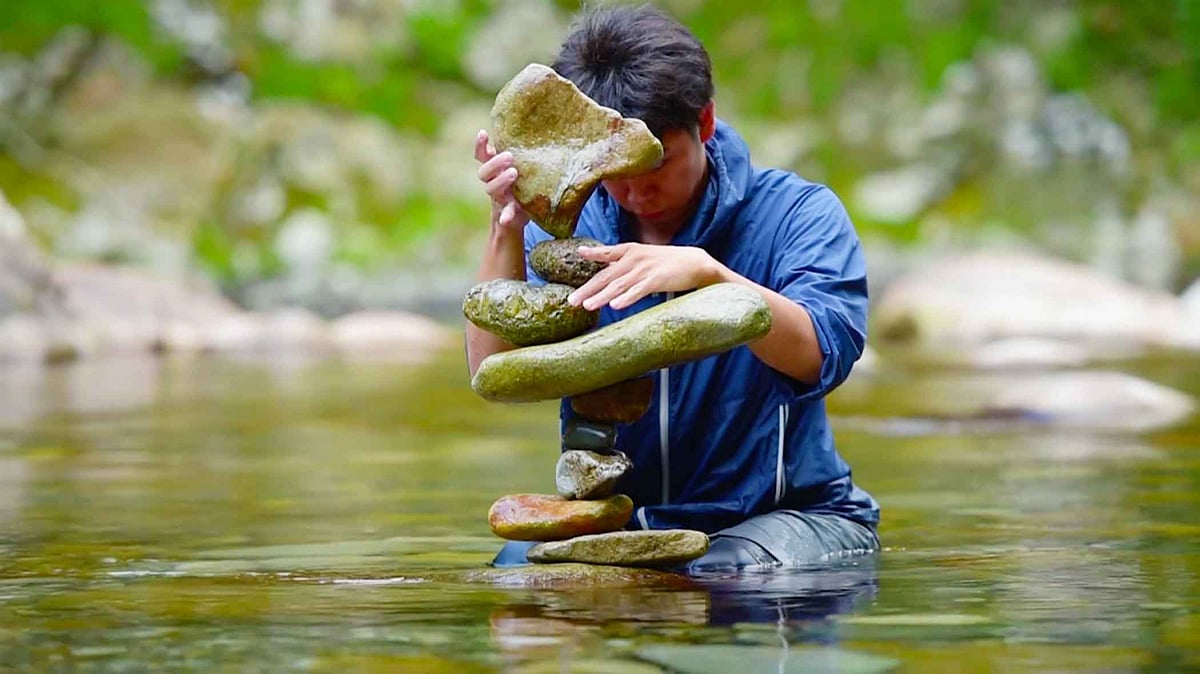 Rock Balancing, the Art that Defies Gravity