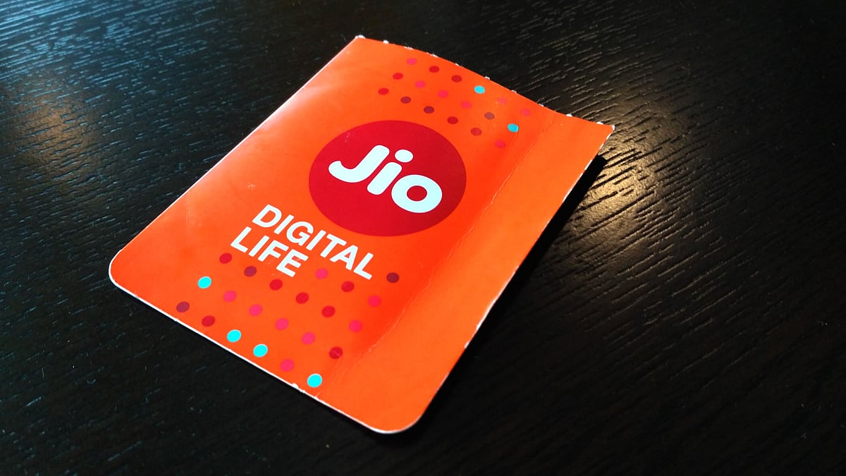 Reliance Jio 4G DeQoded: Blue or Orange SIM, Which One to Buy?