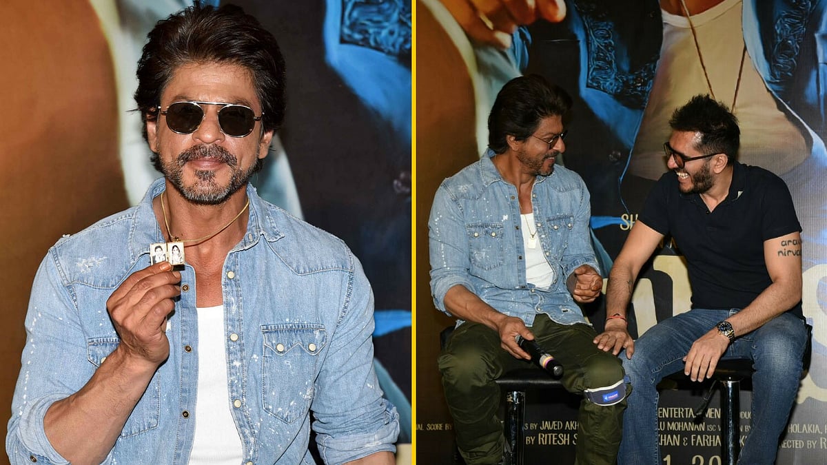 Pics: SRK Shows off His Locket At The Trailer Launch of ‘Raees’