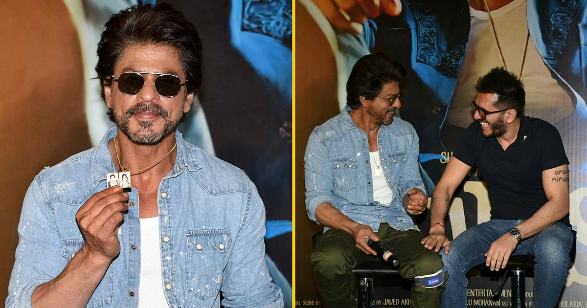Pics: SRK Shows off His Locket At The Trailer Launch of ‘Raees’