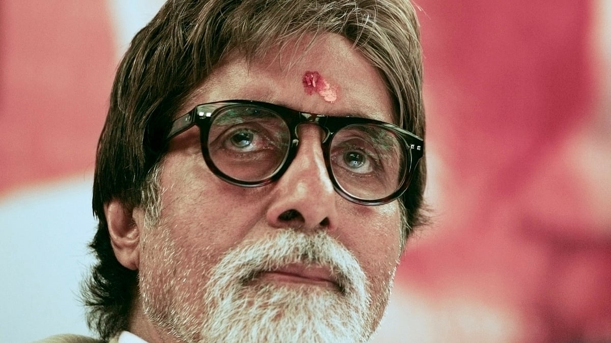 Amitabh Bachchan Goes Live On FB & Gives A Glimpse Of His Office