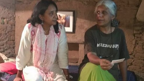 Mob Threatens Activist Bela Bhatia in Bastar, Asks Her to Leave