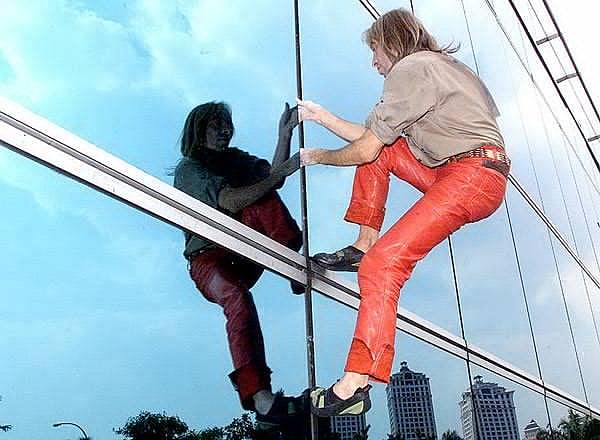 ‘French Spider-Man’ Alain Robert Climbs 381 ft High Building