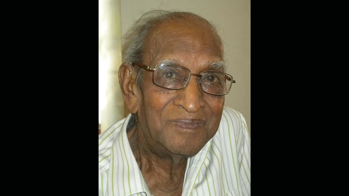 Veteran Historian Satish Chandra Passes Away at 95