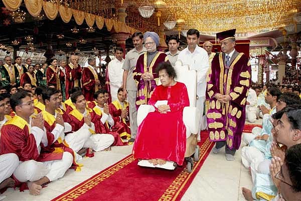 Sathya Sai Baba Birth Anniversary: Miracles, Controversy & Charity ...