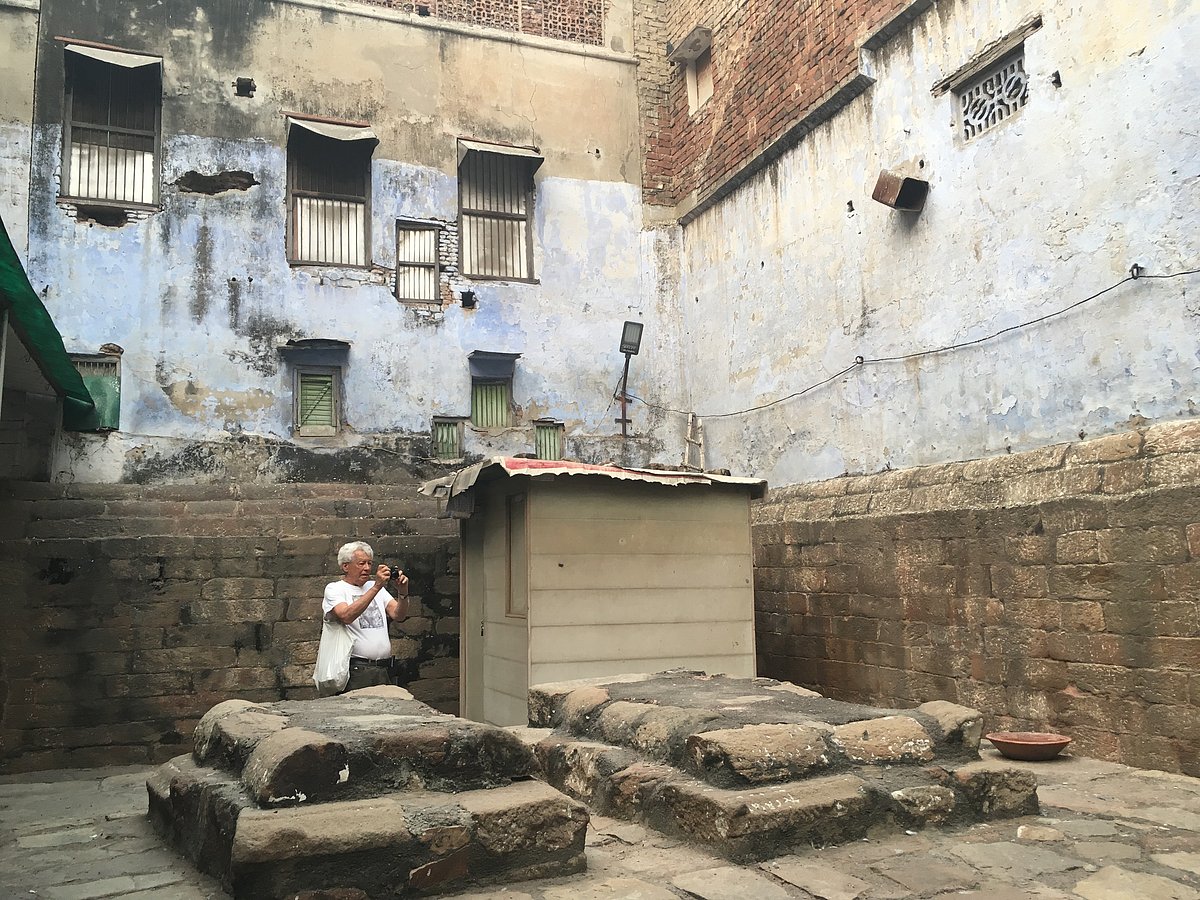 Razia Sultan Tomb
