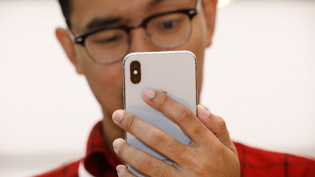 Kid Blocks His Mother’s iPhone for 47 Years With Wrong Password