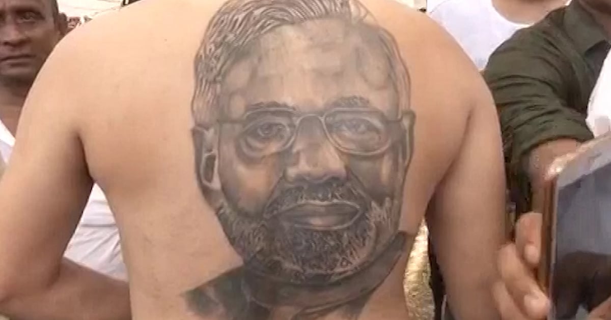 Modi Bhakt from Karnataka Gets PM’s Face Tattooed on His Back