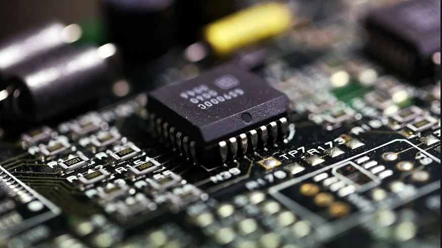 Swedes Are Inserting Microchips into Themselves – Here’s Why