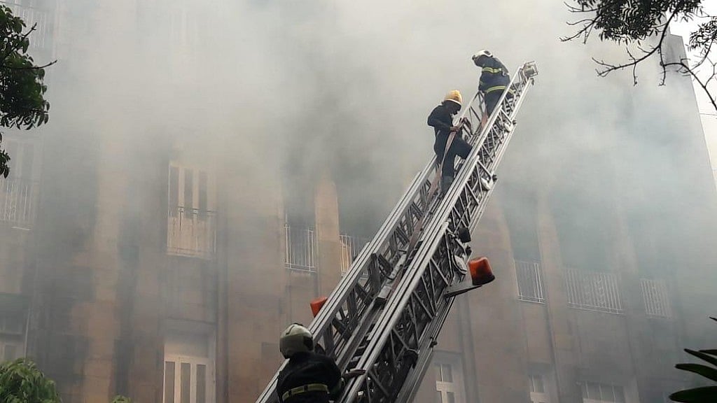 Major Fire Breaks in Mumbai’s Scindia House Office