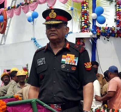 Eastern Army commander visits Spear Corps zone