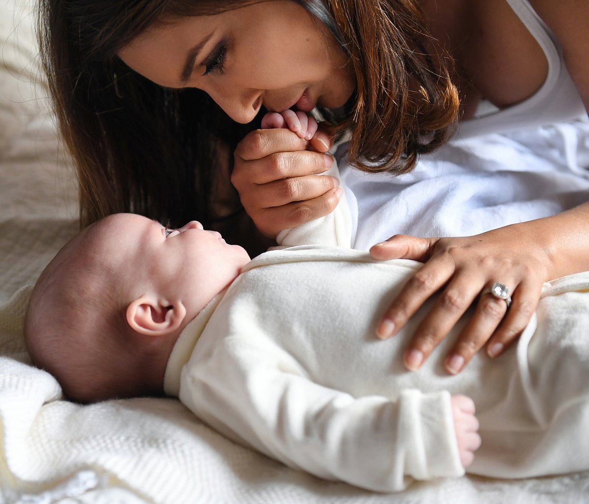 Lisa Ray Welcomes Twin Daughters, Sufi and Soleil