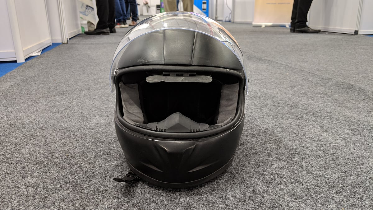 Indian startup has made a helmet with air purifier to fight pollution.
