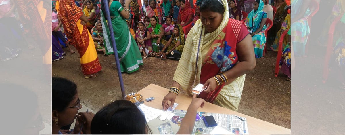 Chhattisgarh Govt Is Giving Smartphones to Women in Rural Areas, Here’s Why