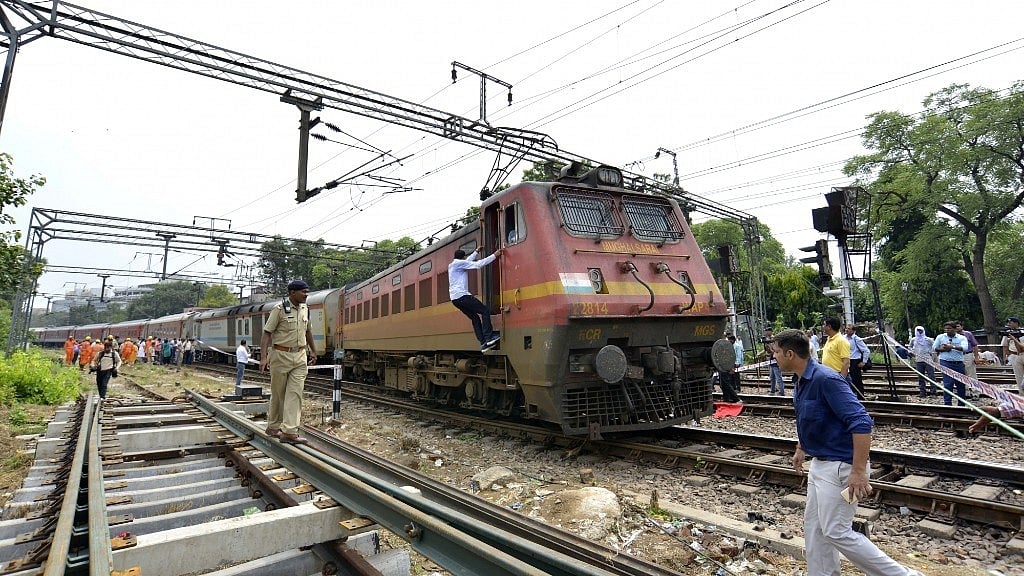 4 Killed, 6 Injured as Rajdhani Express Runs Over Them in UP