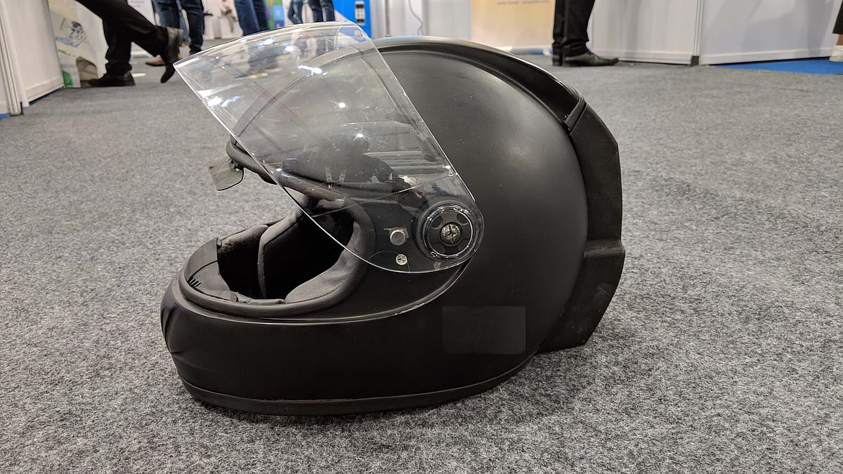 Indian startup has made a helmet with air purifier to fight pollution.